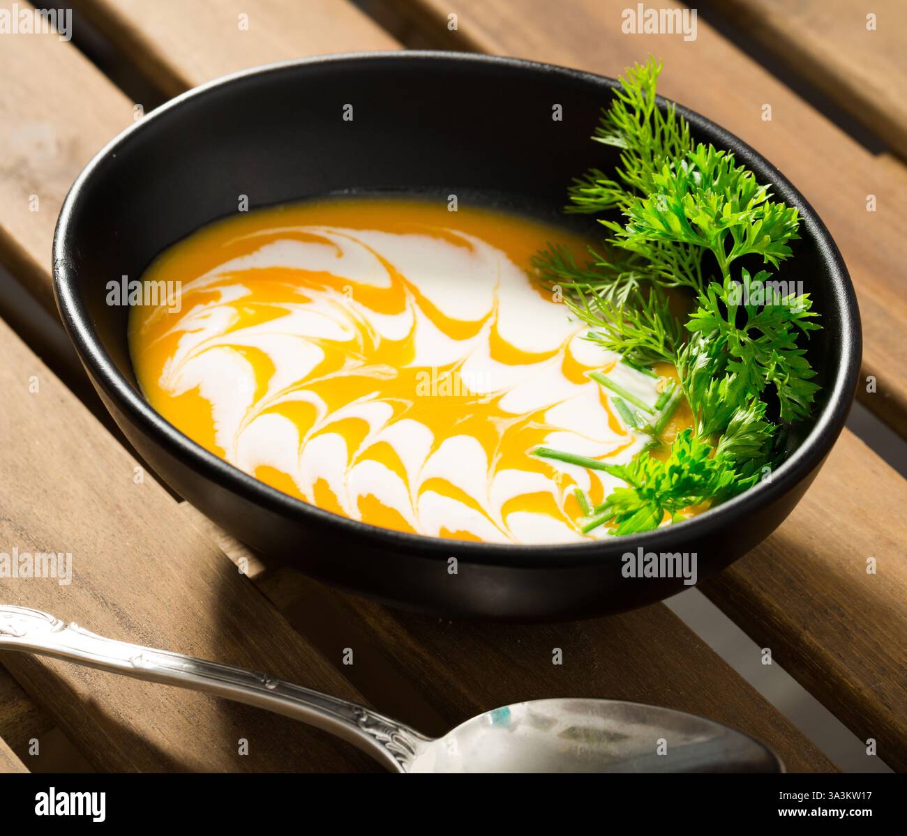 Mix pour bowl add hi-res stock photography and images - Alamy