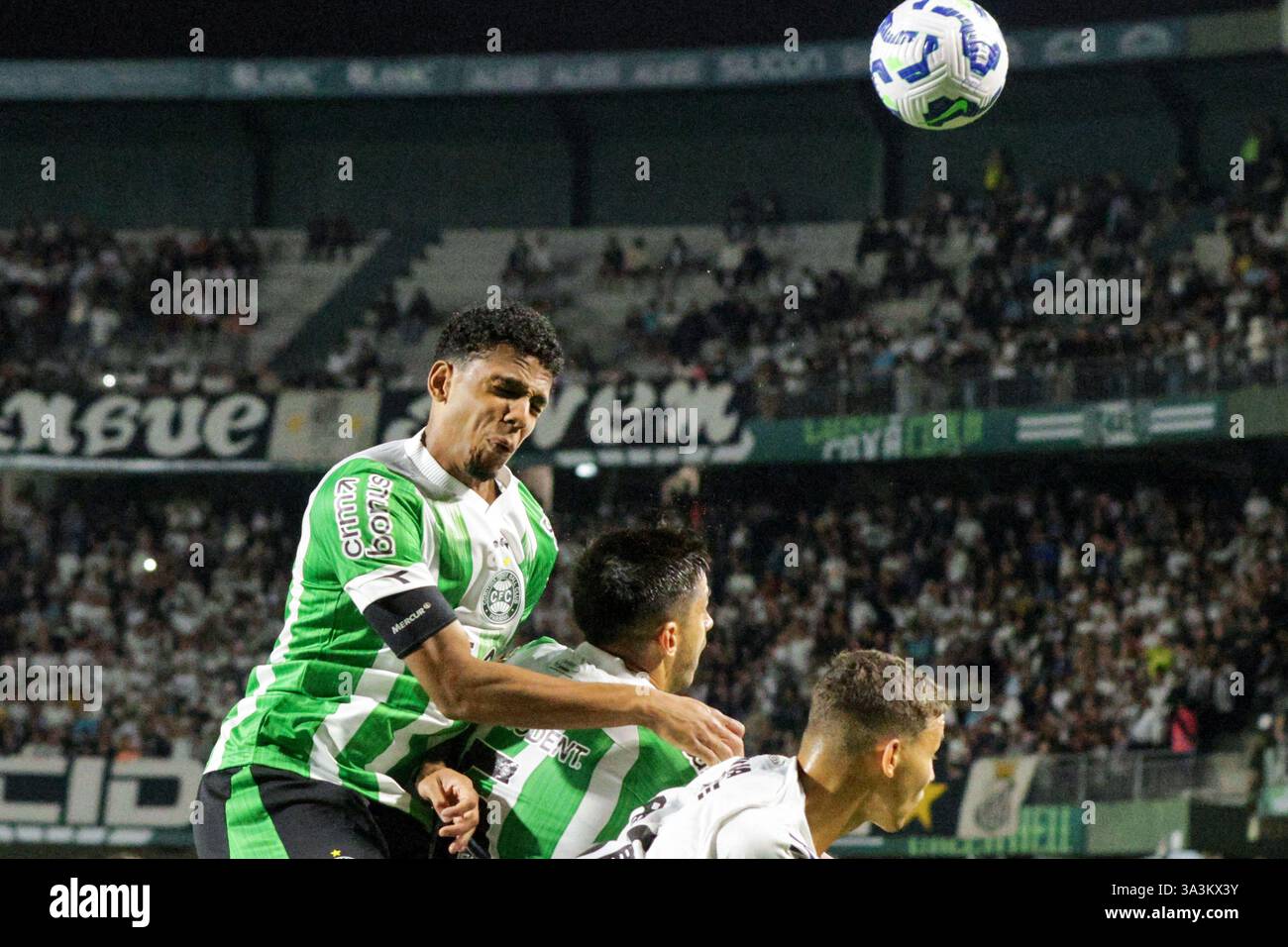 PR - CURITIBA - 03/16/2025 - FRIENDLY, CORITIBA x SANTOS - Thalisson player of Coritiba during ...