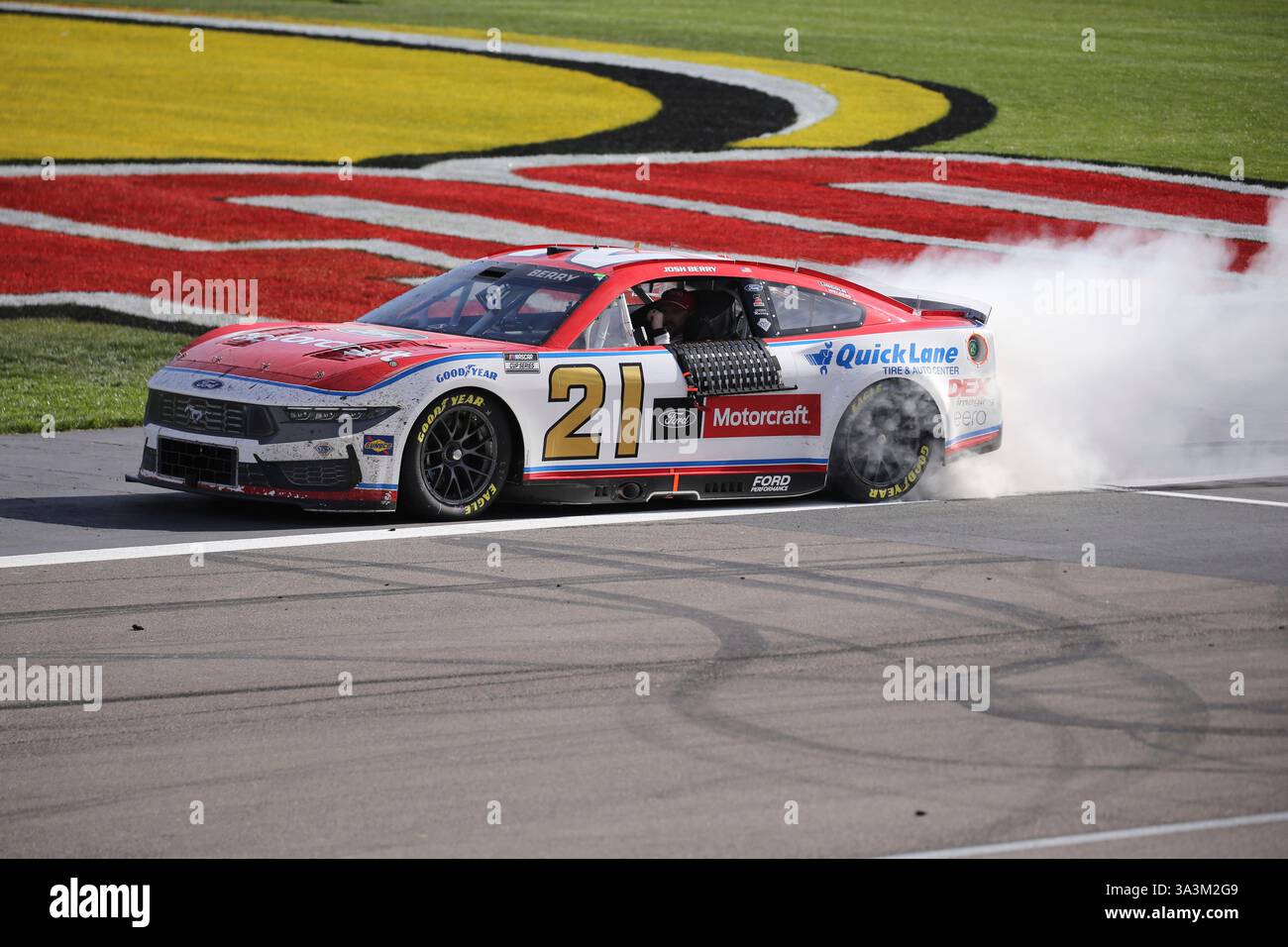 LAS VEGAS, NV - MARCH 16: Josh Berry (#21 Wood Brothers Racing ...