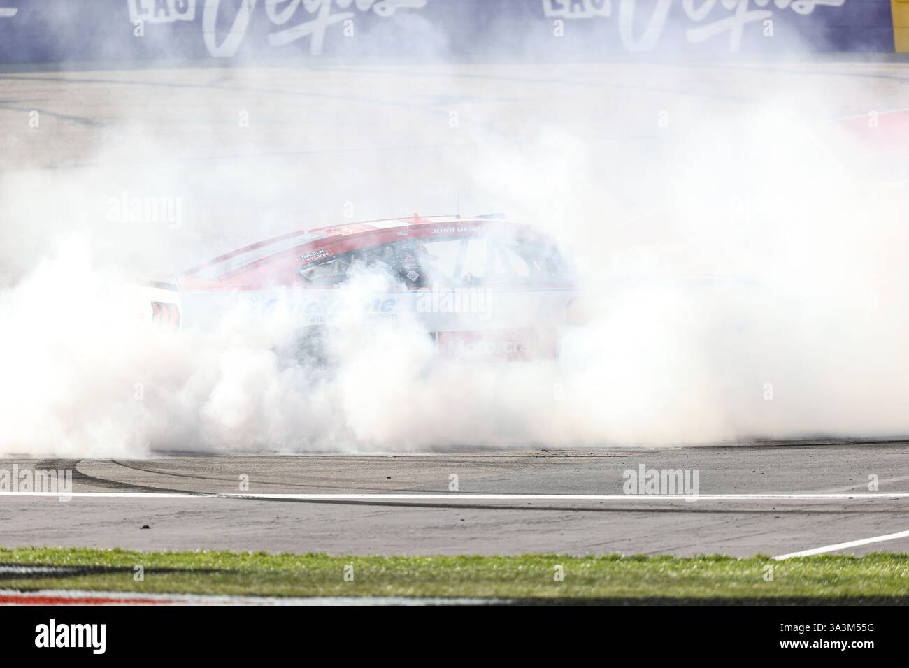 LAS VEGAS, NV - MARCH 16: Josh Berry (#21 Wood Brothers Racing ...