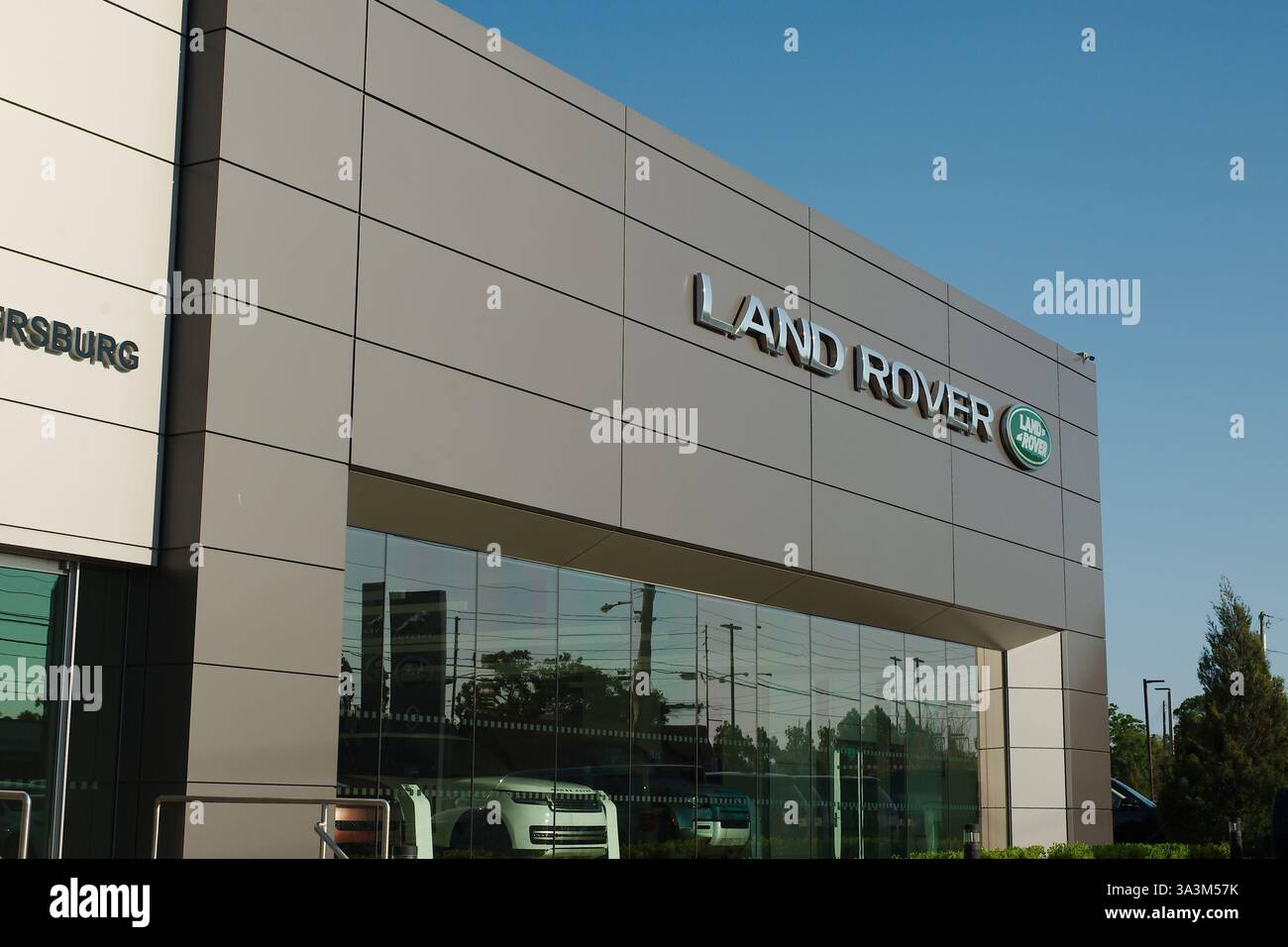 Editorial Use Only March 15, 2025. St. Petersburg, FL, USA. Land Rover Car Logo SIgn on building ...