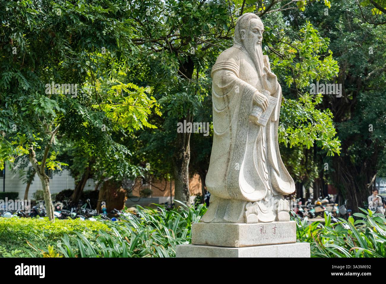 Statue of Confucius at Hainan University Stock Photo - Alamy