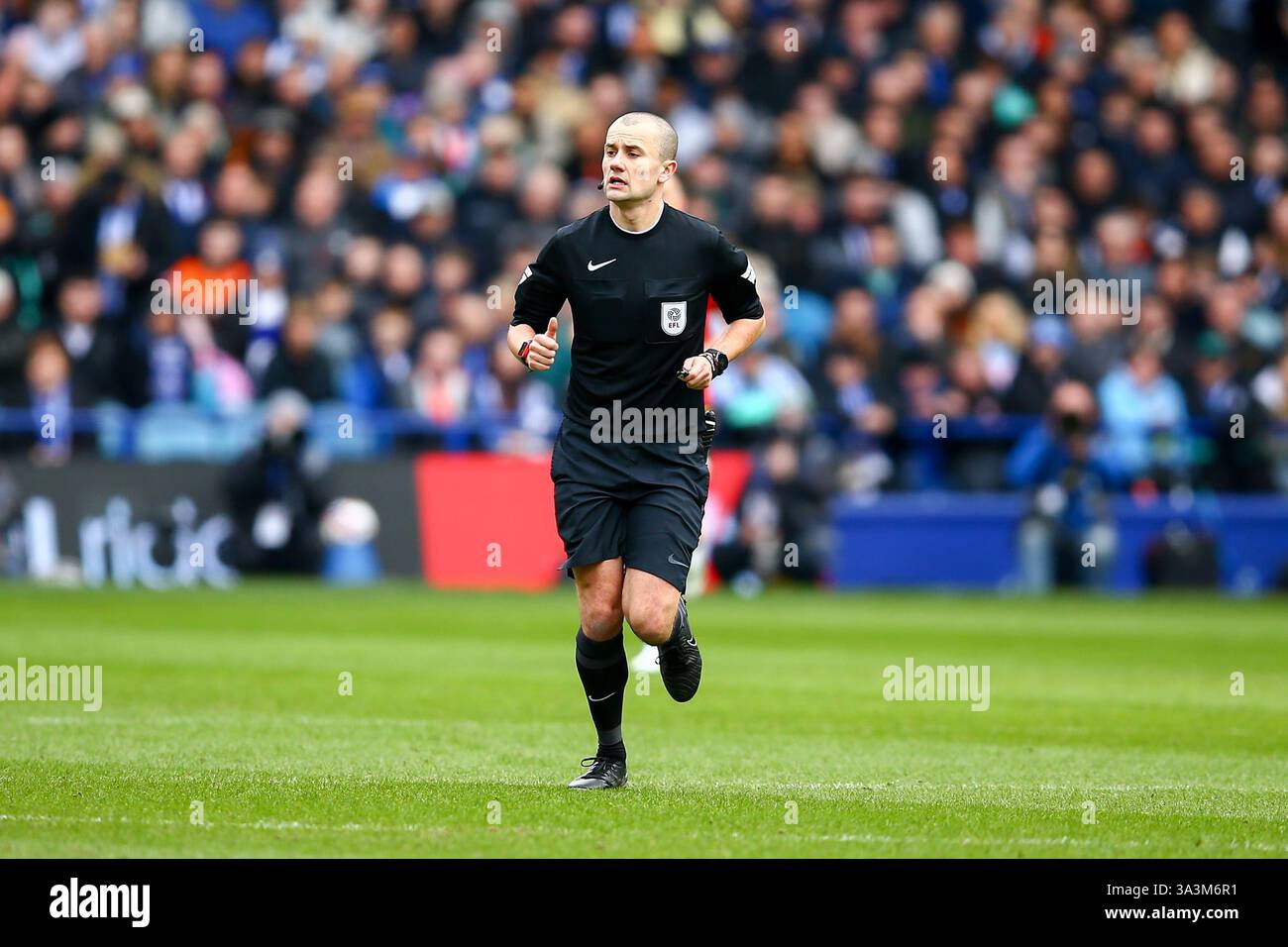 Hillsborough Stadium, Sheffield, England - 16th March 2025 Referee ...