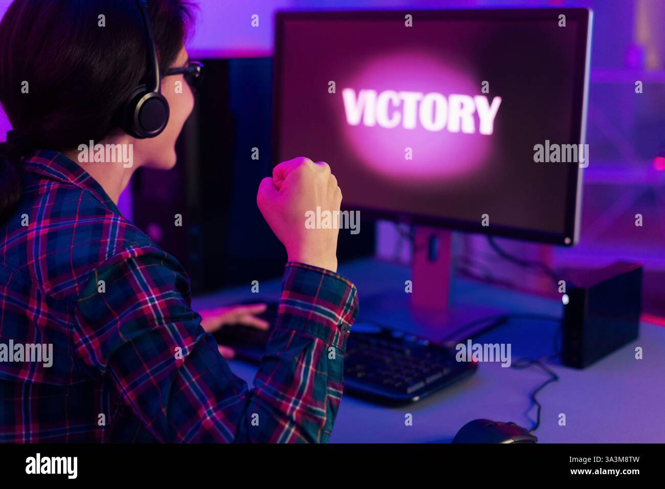 Won game lady gamer hi-res stock photography and images - Alamy