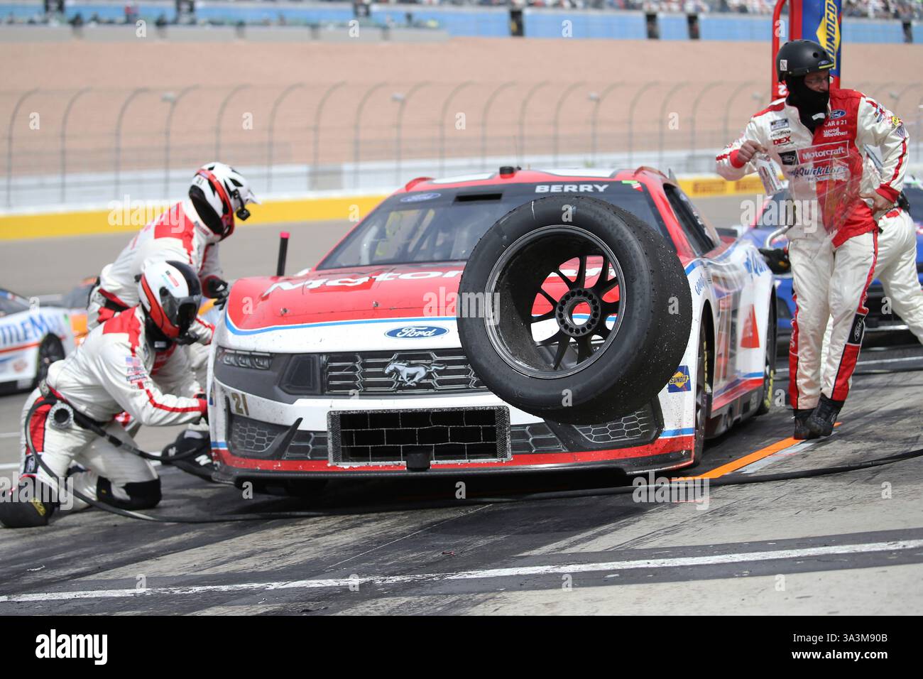 LAS VEGAS, NV - MARCH 16: Josh Berry (#21 Wood Brothers Racing ...