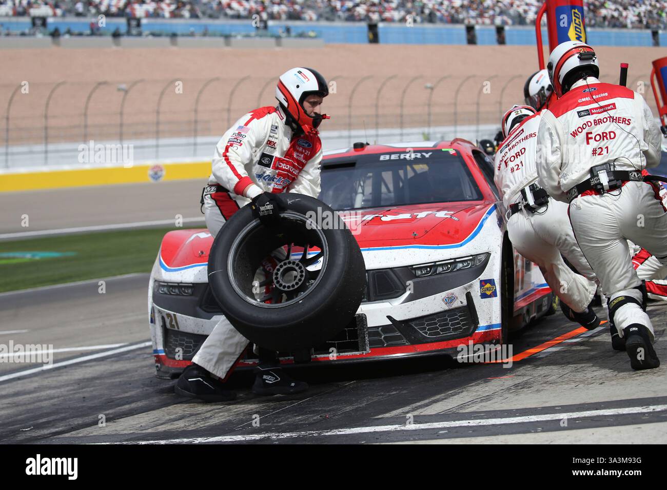 LAS VEGAS, NV - MARCH 16: Josh Berry (#21 Wood Brothers Racing ...