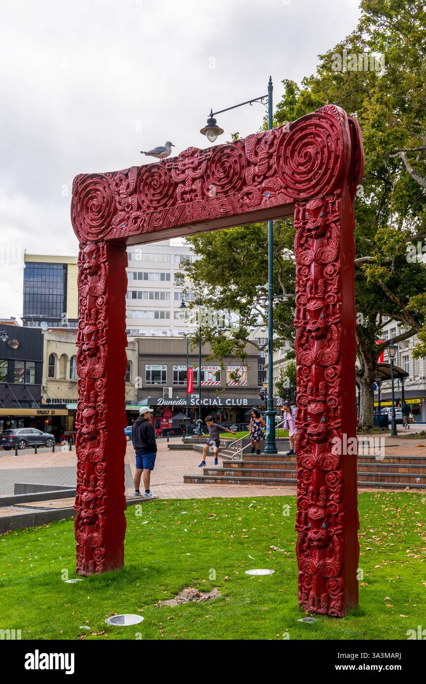 Dunedin, New Zealand - February 23, 2025: Maori carved gateway arch in ...