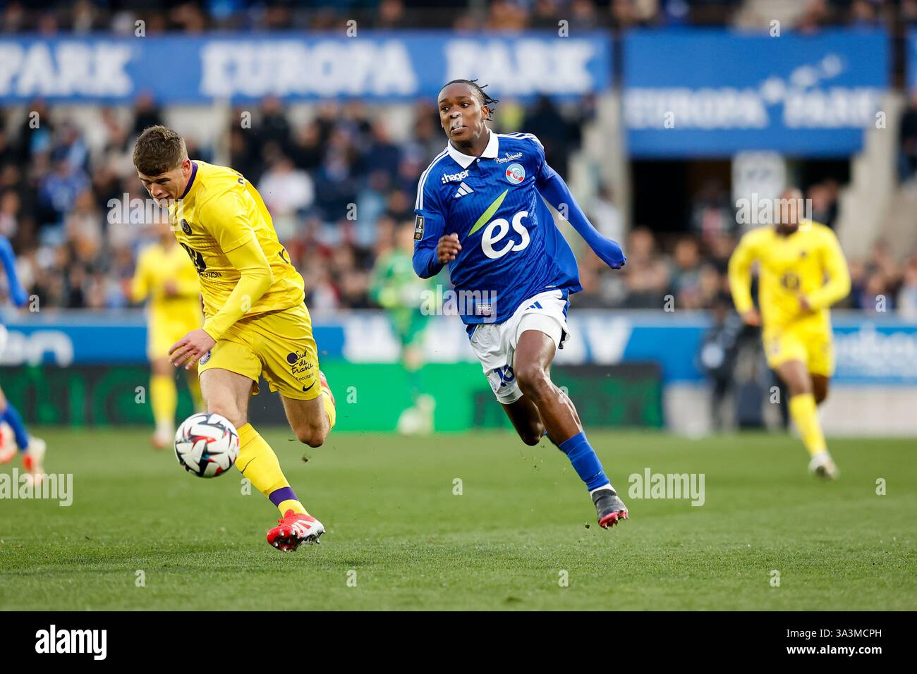 04 Charlie CRESSWELL (tfc) - 10 Emmanuel Esseh EMEGHA (rcsa) during the Ligue 1 McDonald's match ...