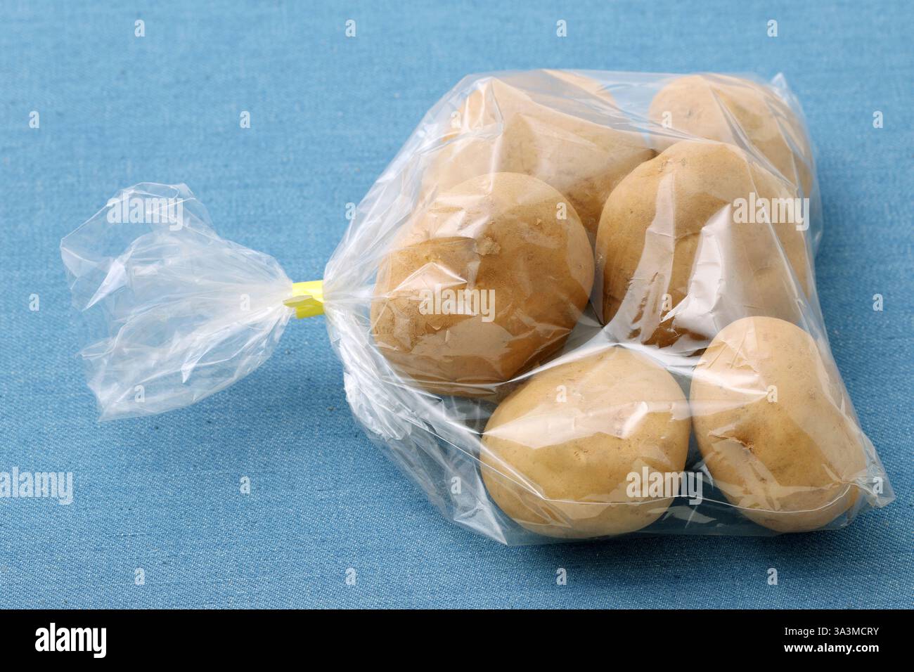 close up of potatoes in clear plastic bag on table Stock Photo - Alamy