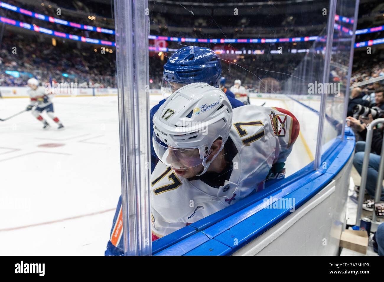 New York Islanders defenseman Mike Reilly (2) slams Florida Panthers ...