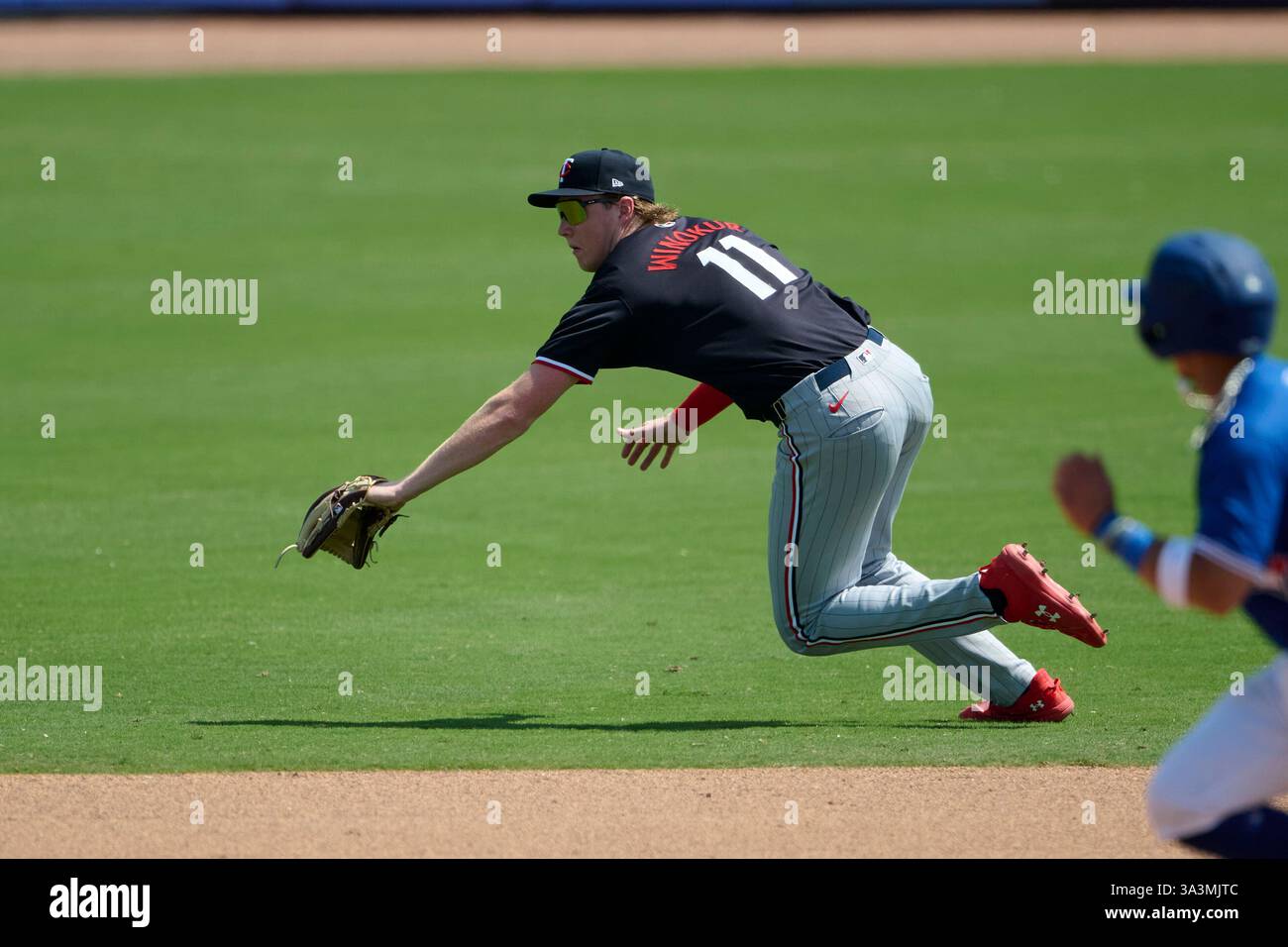 Minnesota Twins shortstop Brandon Winokur (11) fielding during an MLB ...