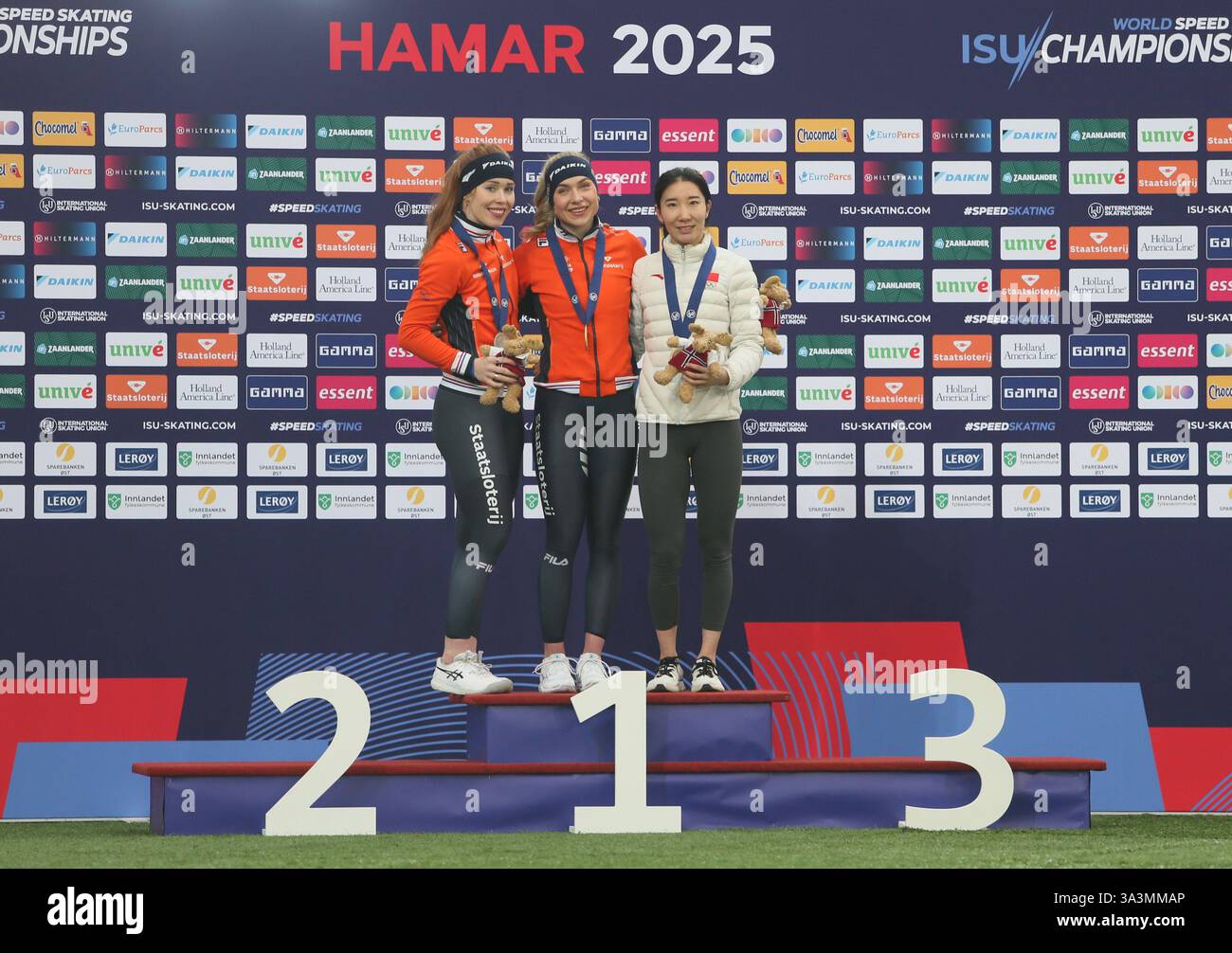 Hamar, Norway. 16th Mar, 2025. Gold medalist Joy Beune (C) of the Netherlands, silver medalist ...