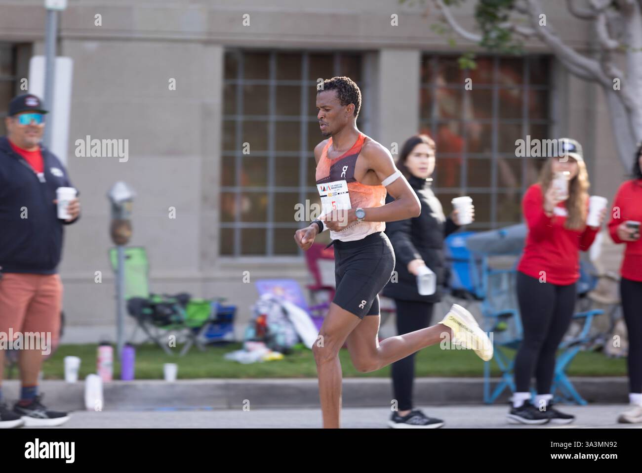 Elite runner Atha runs past mile 20 at the 2025 Los Angeles Marathon ...