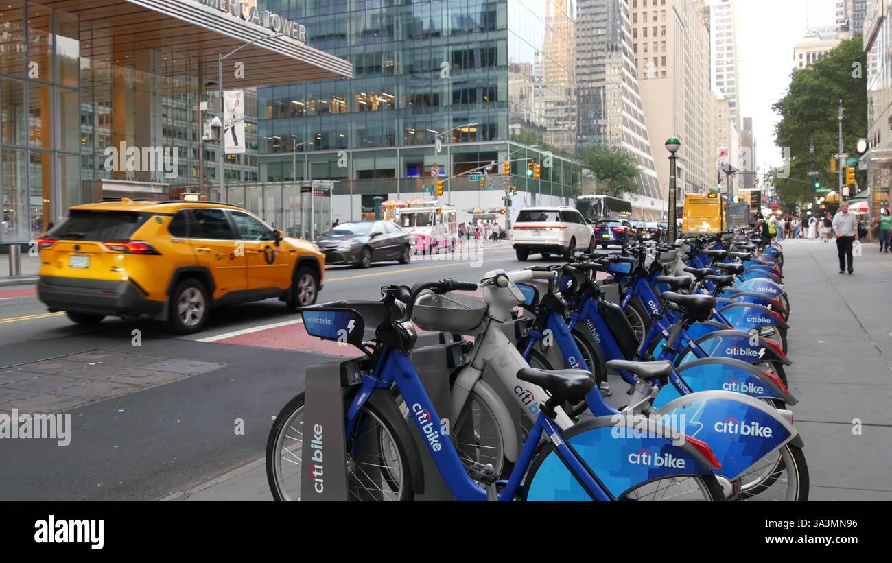 New York City, United States - 5 Sept 2023: NYFD Ambulance medical ...