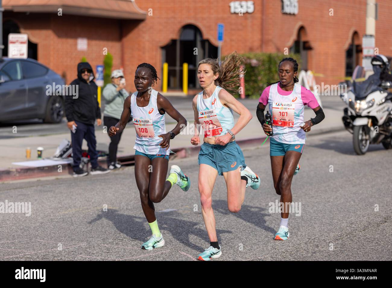 Antonia Kwambai, Savannah Berry and Tejinesh Gebisa Tulu pacing closley ...