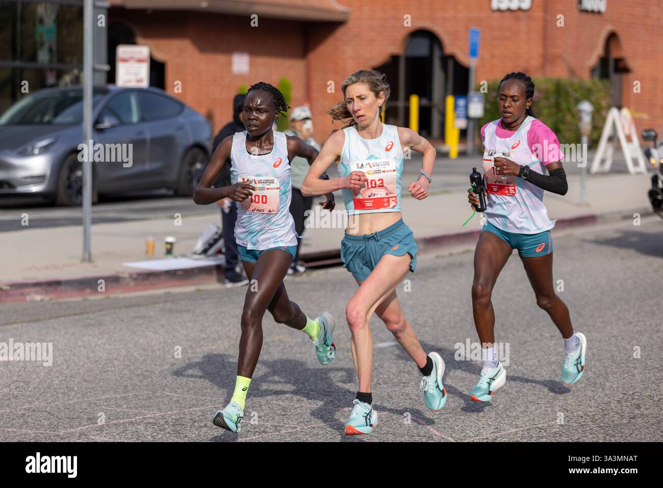 Antonia Kwambai, Savannah Berry and Tejinesh Gebisa Tulu pacing closley ...
