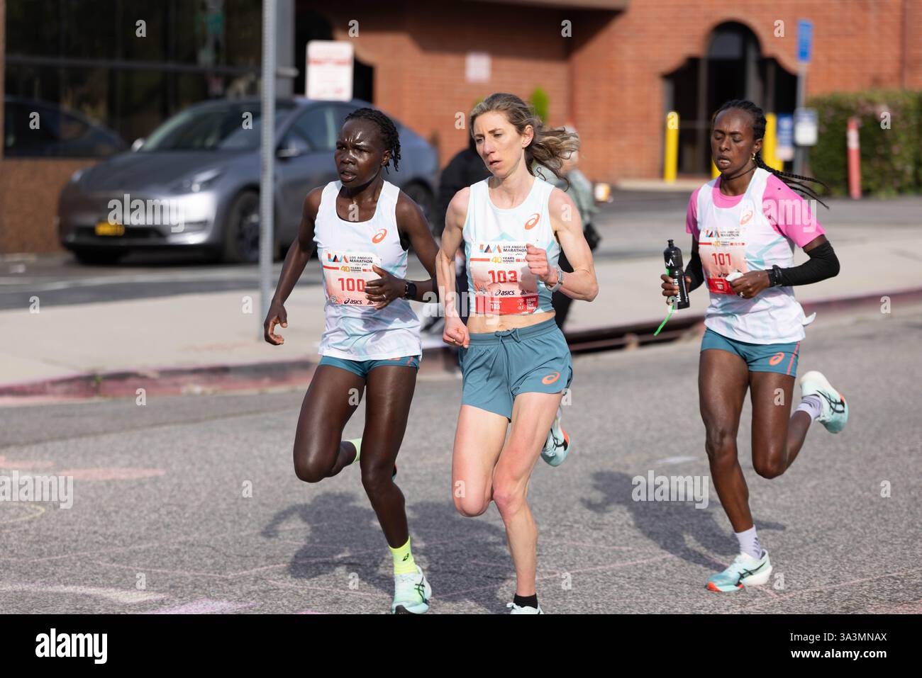 Antonia Kwambai, Savannah Berry and Tejinesh Gebisa Tulu pacing closley ...