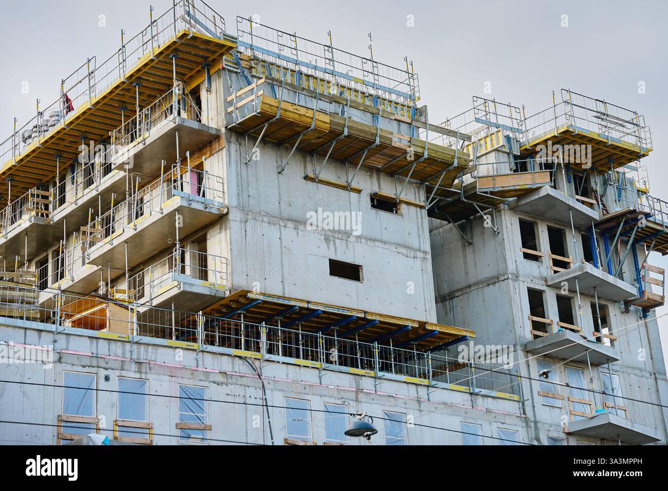 Unfinished high-rise building with concrete walls and scaffolding ...