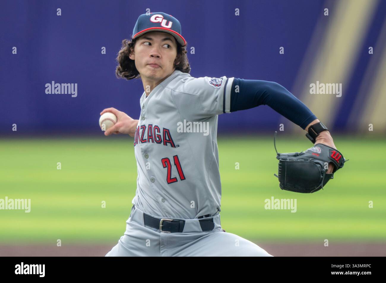 Gonzaga starter Justin Feld delivers a pitch during an NCAA baseball ...