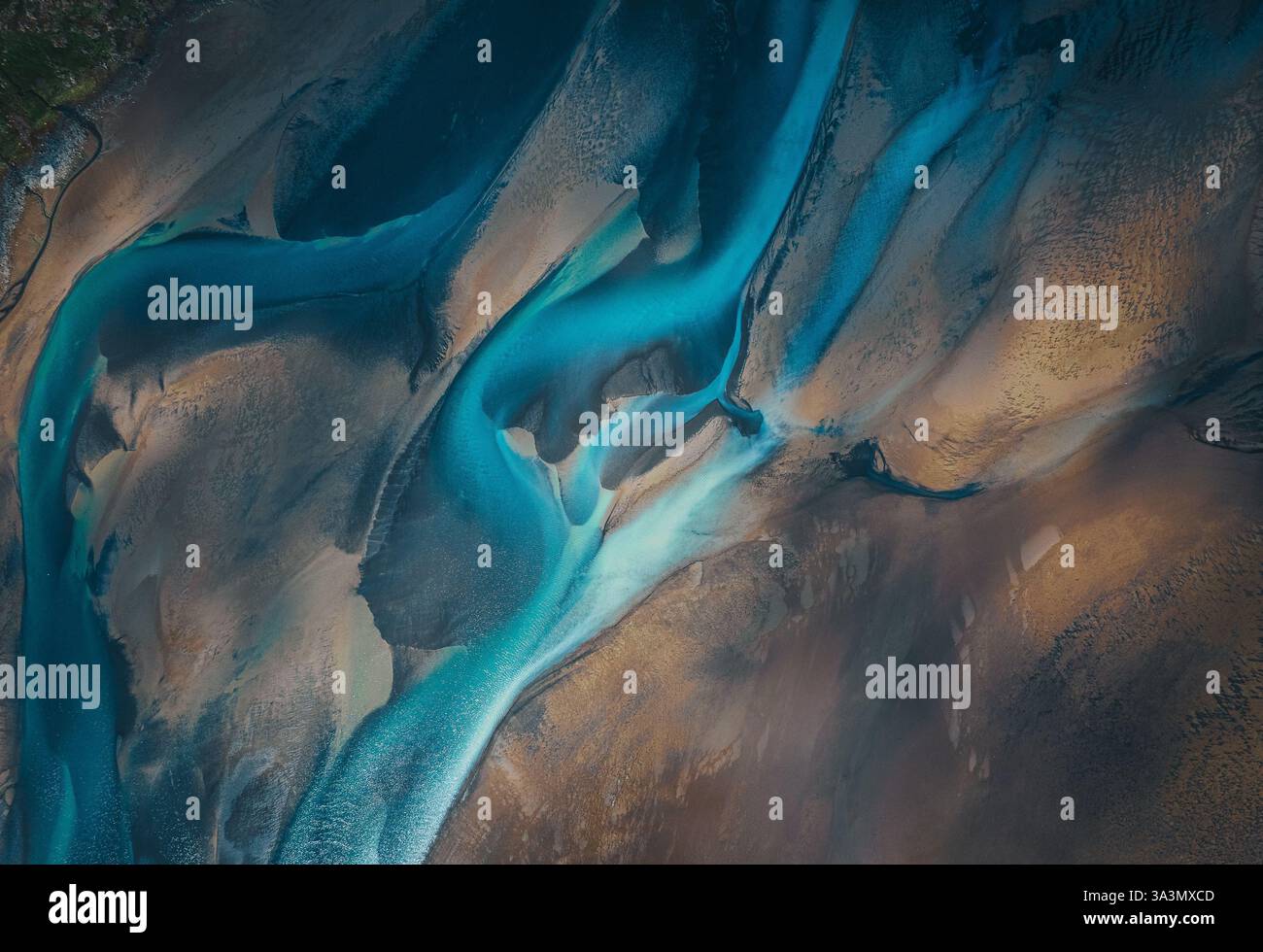 Mesmerizing Aerial View of Iceland’s Braided Rivers – A Natural ...