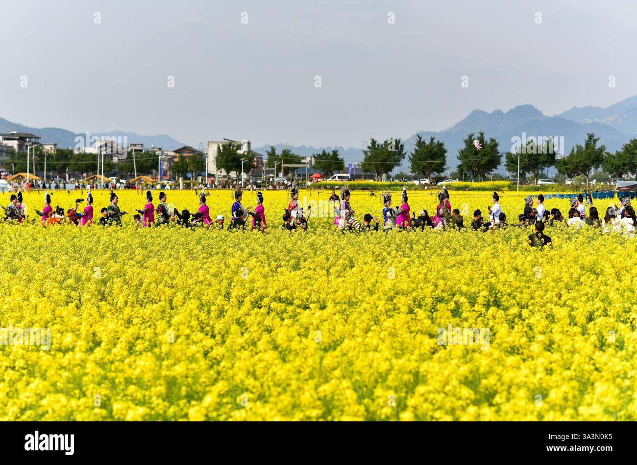 (250317) -- RONGJIANG, March 17, 2025 (Xinhua) -- Villagers in ethnic ...