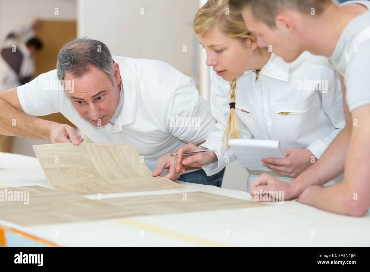 Young students learning paint hi-res stock photography and images - Alamy