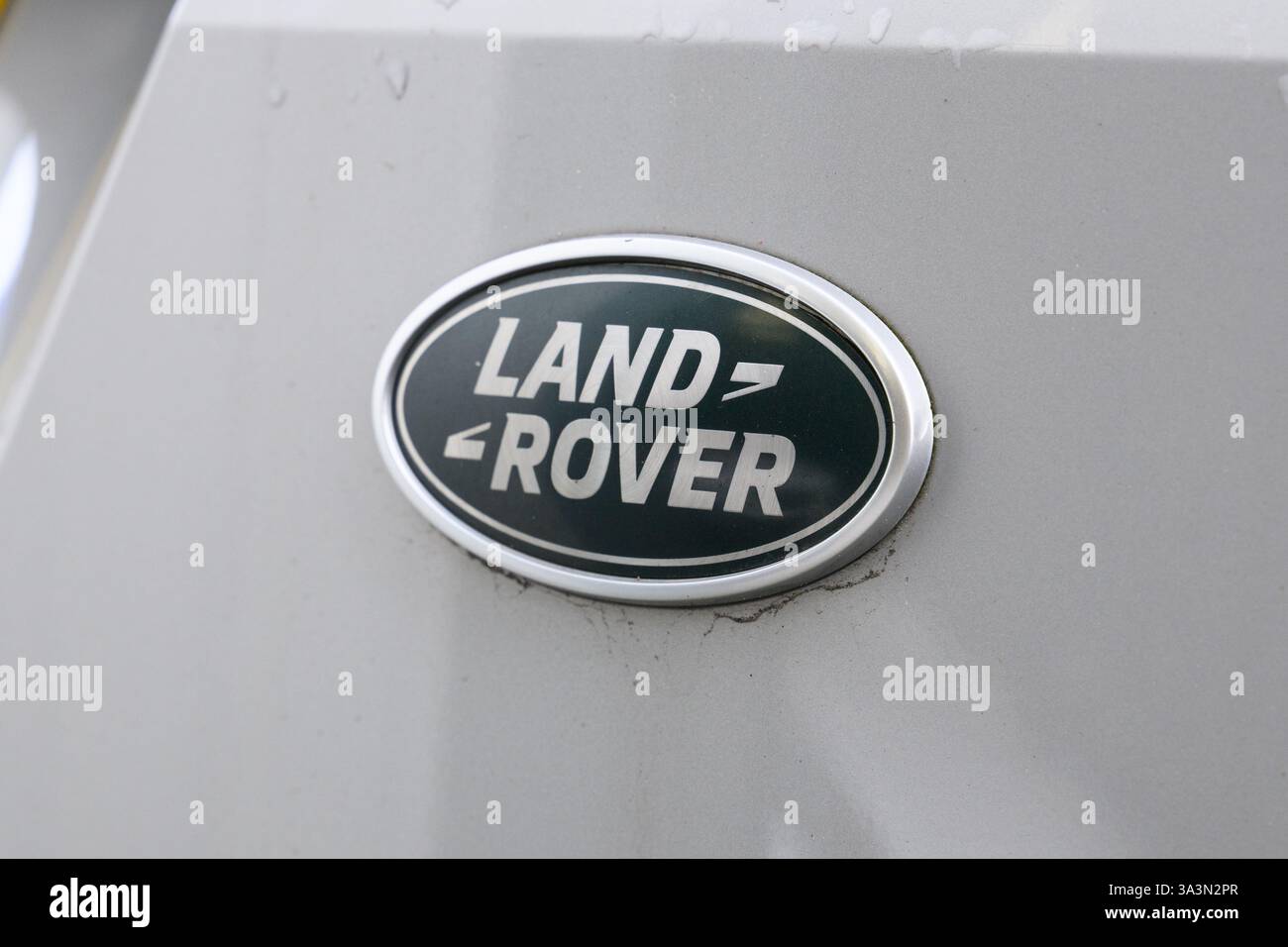 Land Rover Badge in green Stock Photo - Alamy