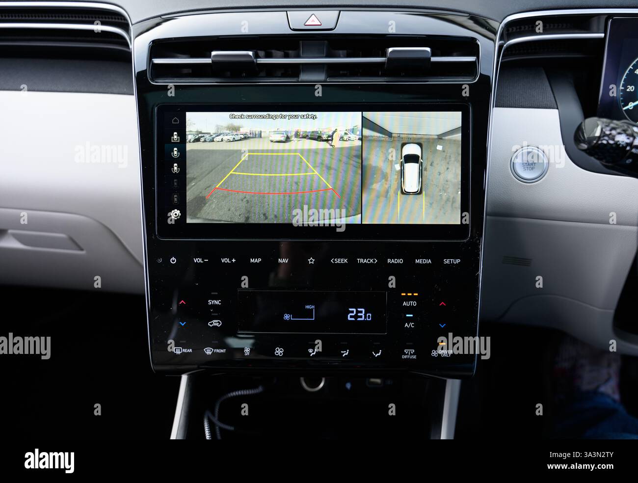 car display showing reverse camera feed Stock Photo - Alamy