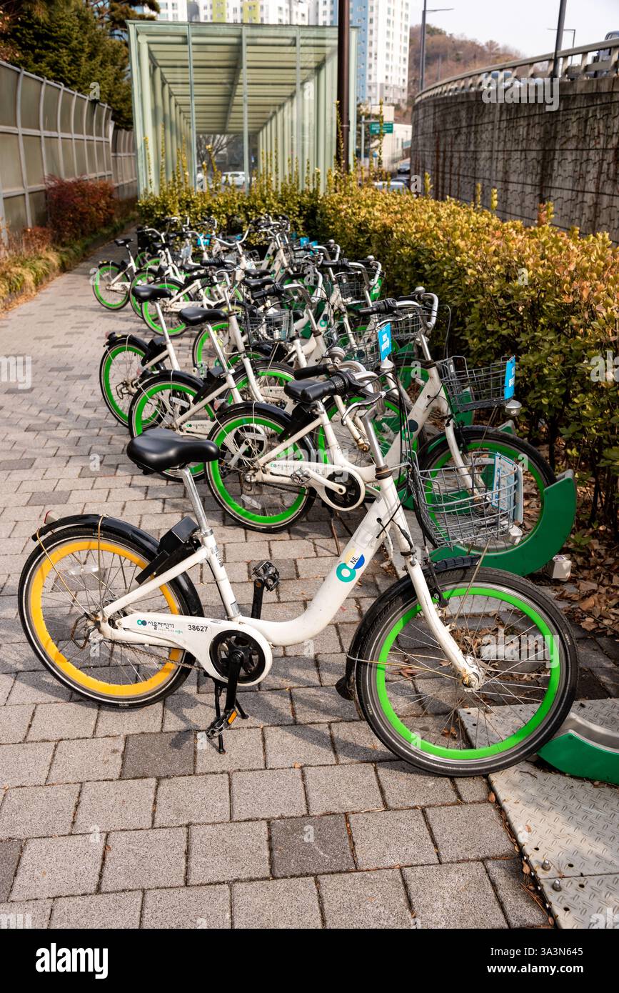Seoul Public Bike, Ttareungyi, un-manned rental system of bicycles designed to resolve issues of ...