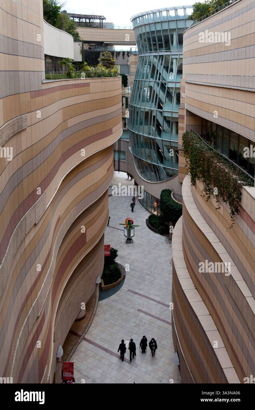 Japan osaka namba parks architecture hi-res stock photography and ...