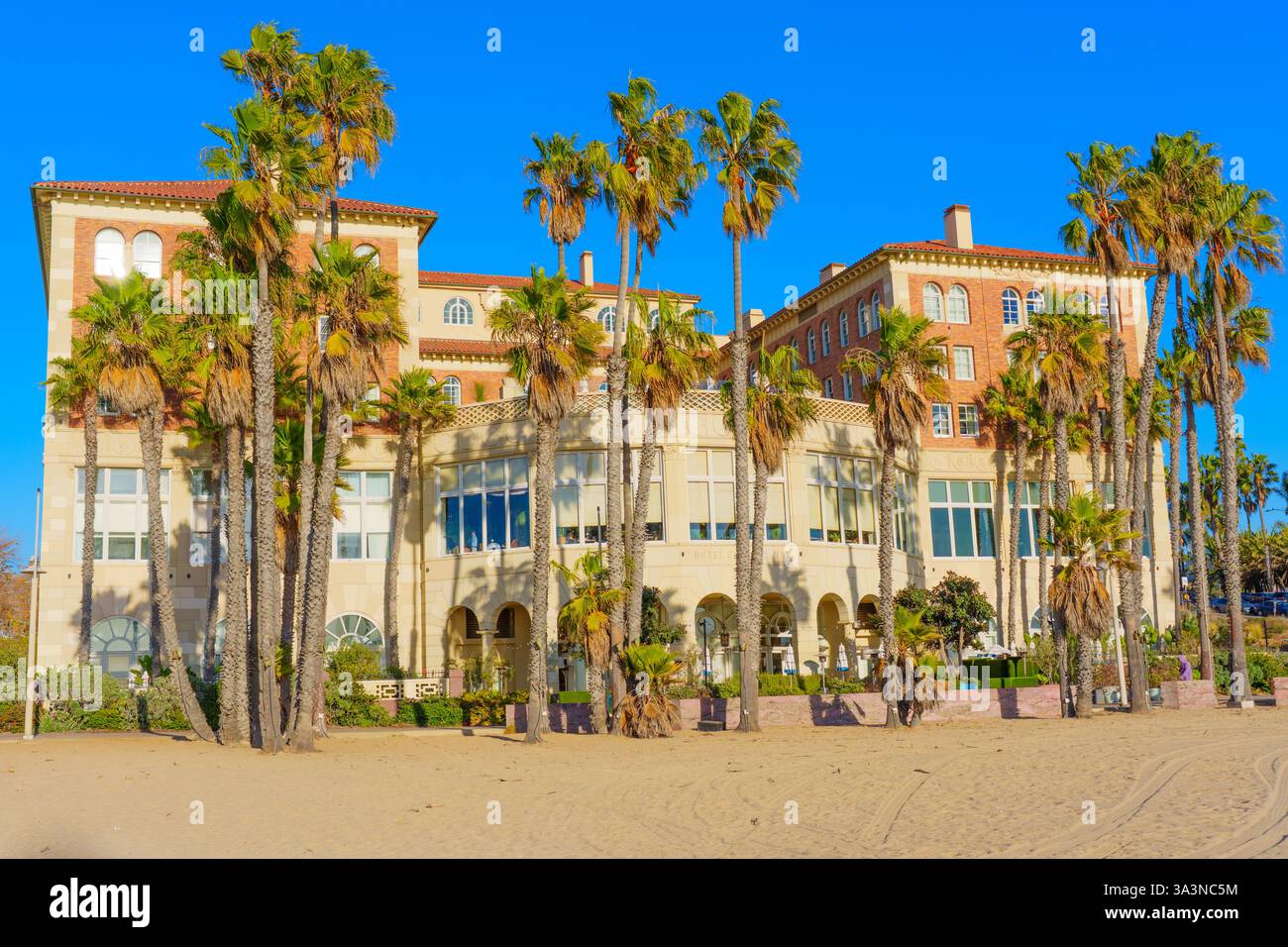 Santa Monica, California - January 16, 2025: Iconic Casa del Mar Hotel ...