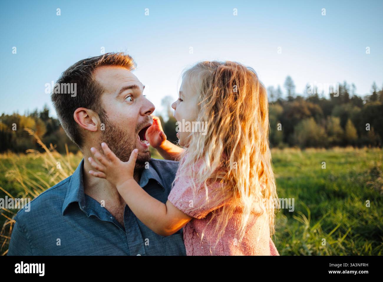 Father and daughter screaming, mouths wide open, expressive Stock Photo ...