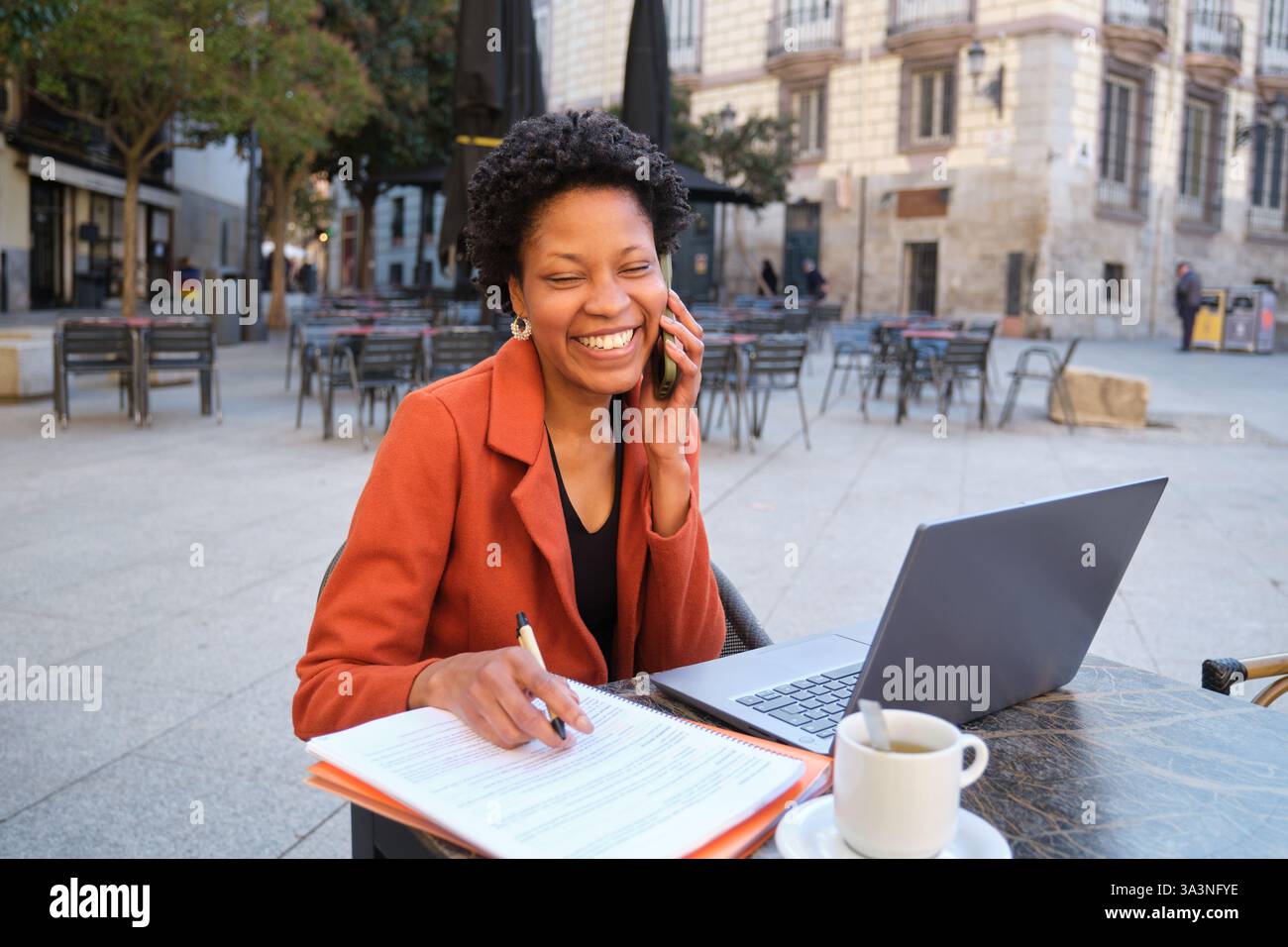 Professional multitasking hi-res stock photography and images - Alamy