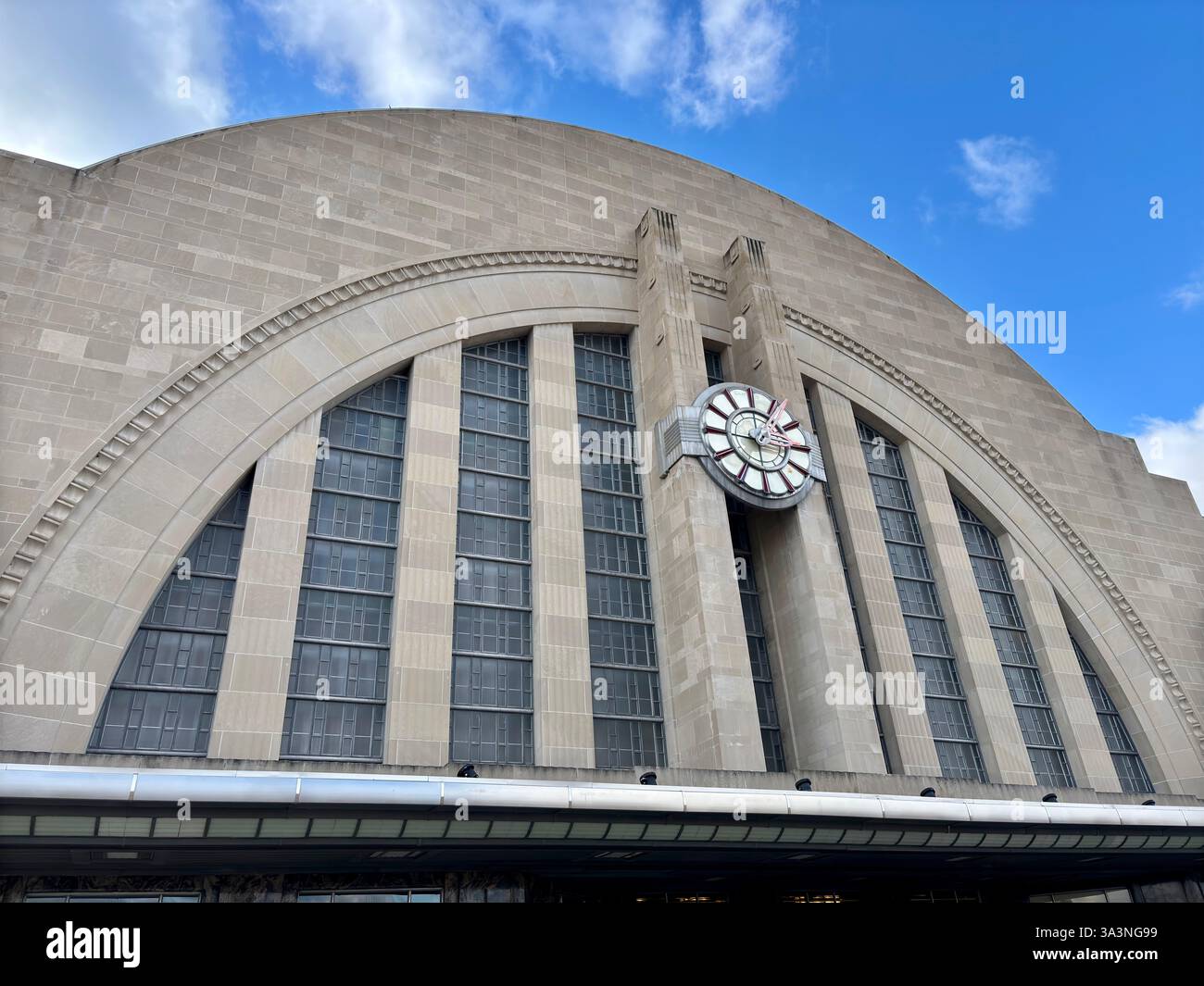 Cincinnati's Union Terminal Art Deco building facade Stock Photo - Alamy