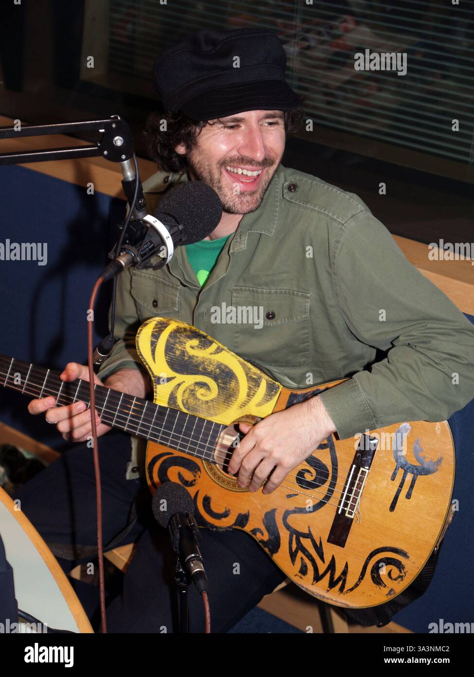Gruff rhys hi-res stock photography and images - Alamy