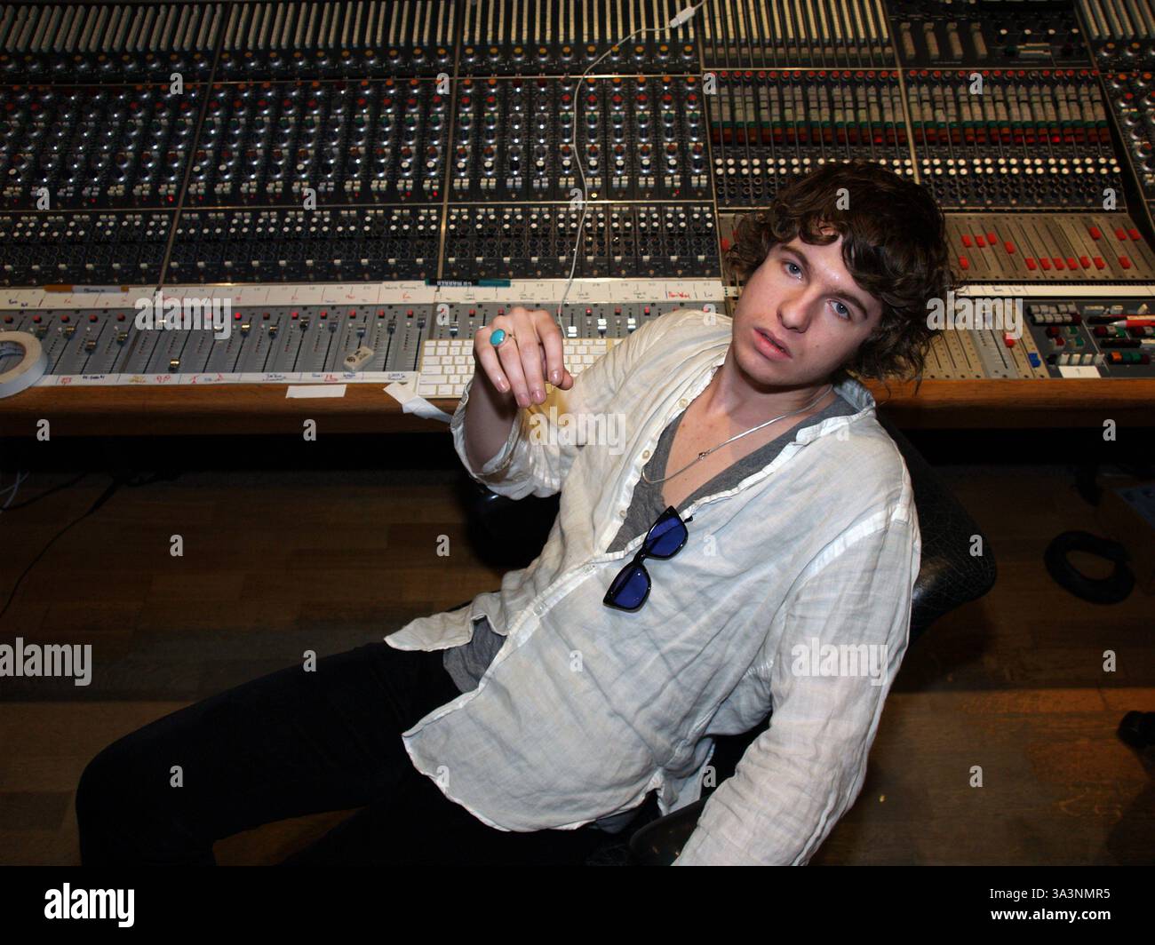 Luke pritchard kooks hi-res stock photography and images - Alamy