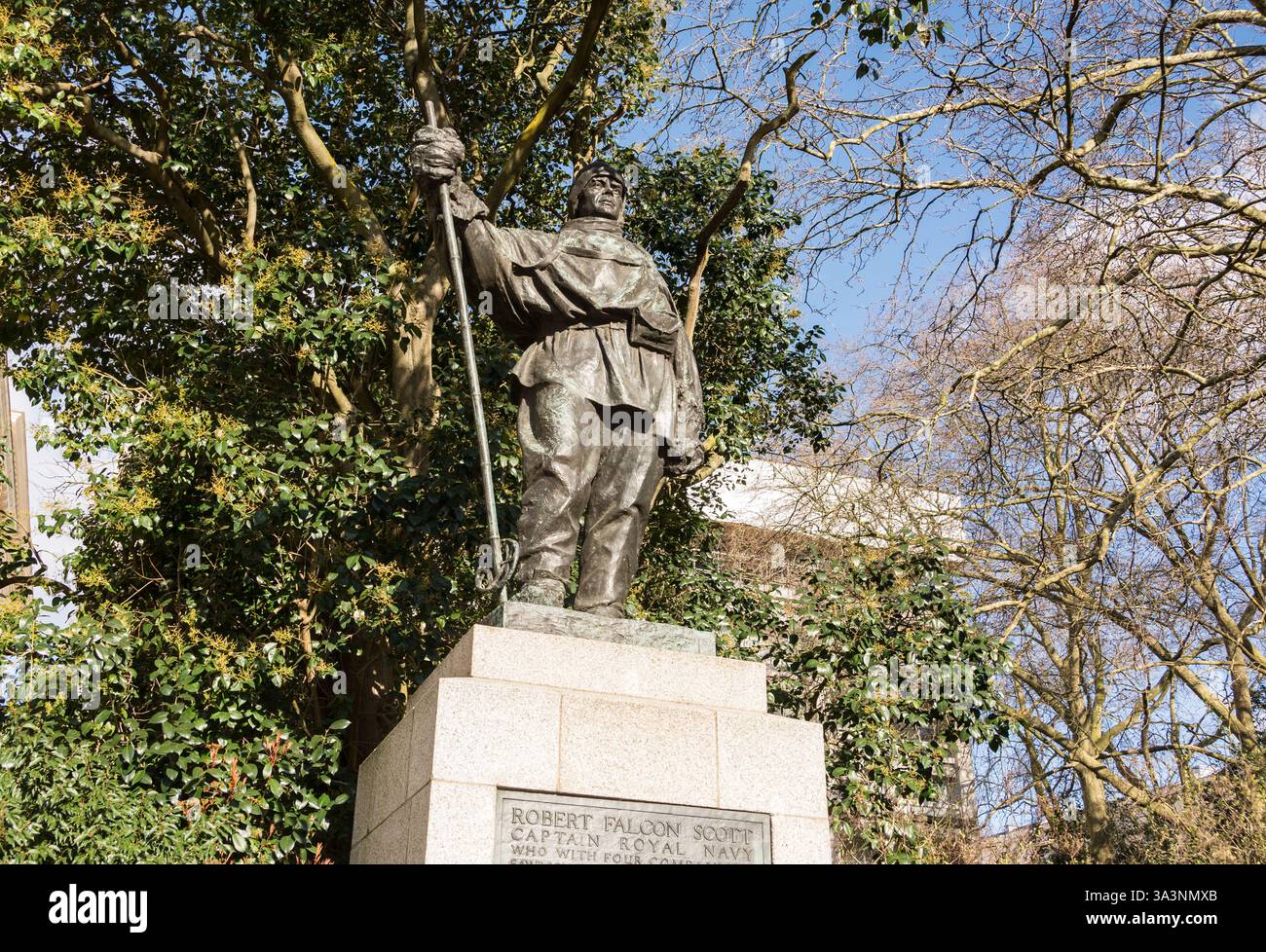 Kathleen Scott's bronze statue of Captain Robert Falcon Scott, Waterloo ...