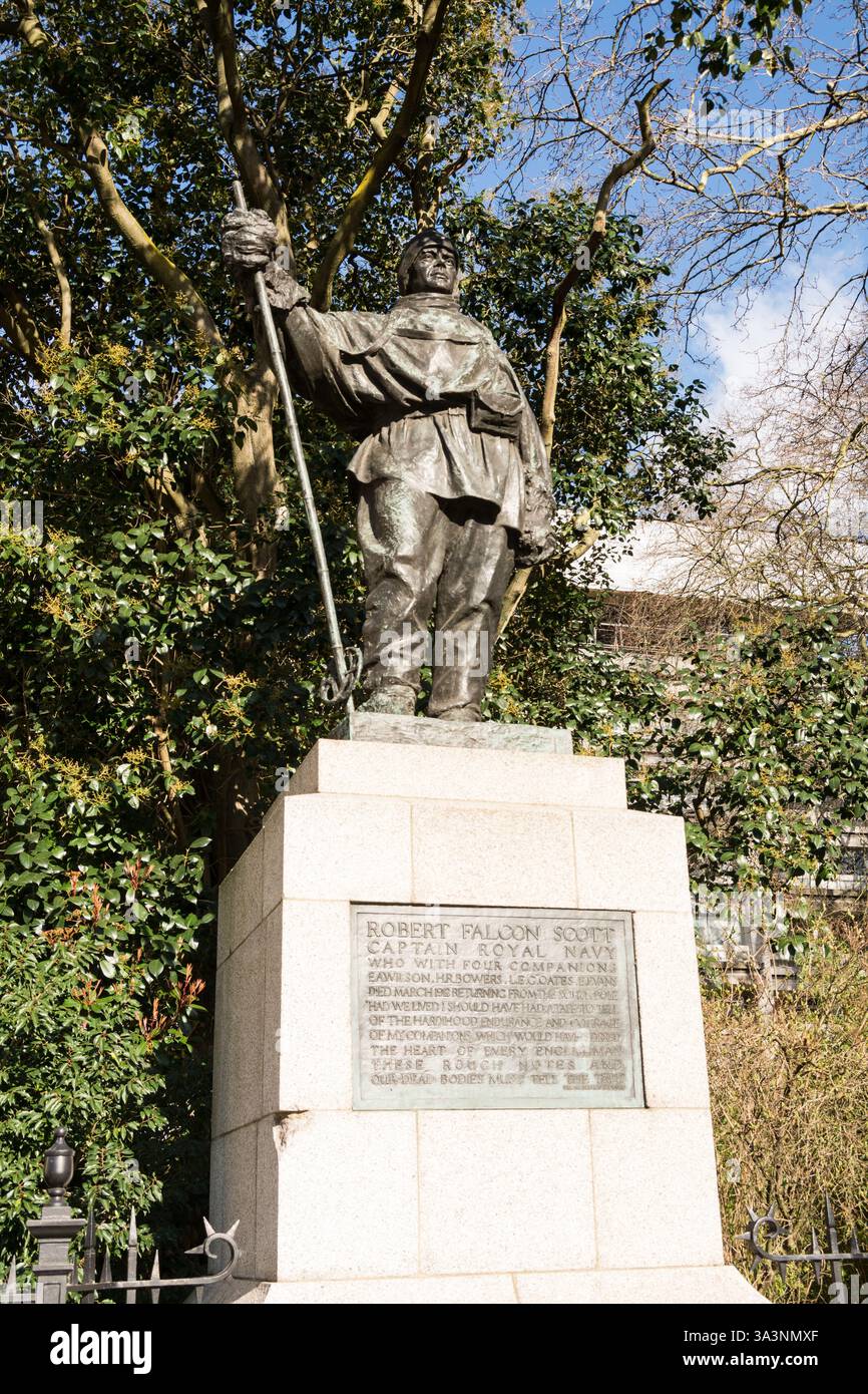 Kathleen Scott's bronze statue of Captain Robert Falcon Scott, Waterloo ...