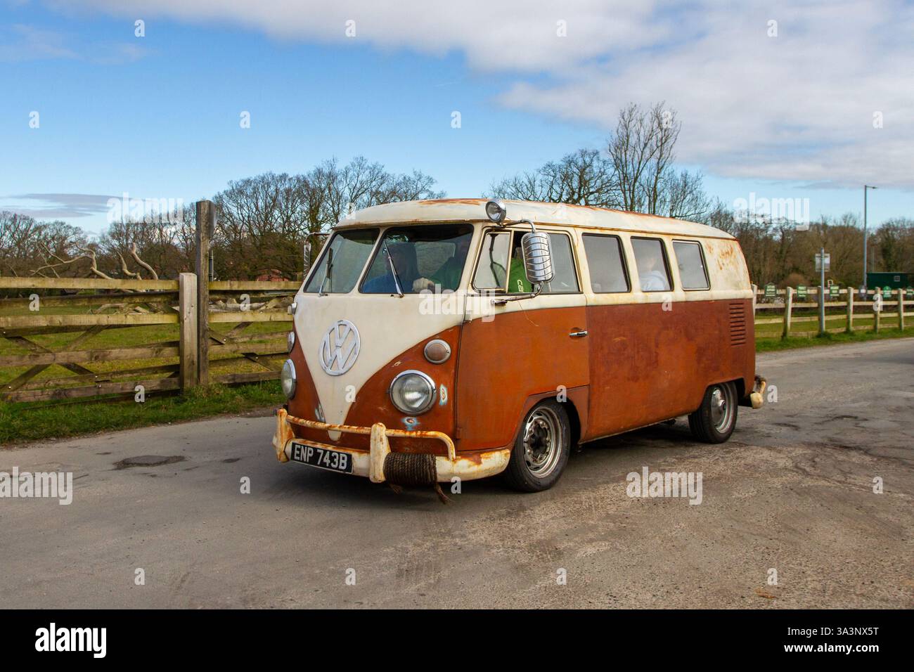1964 60s sixties rusty old split-screen VW Volkswagen campervan ...