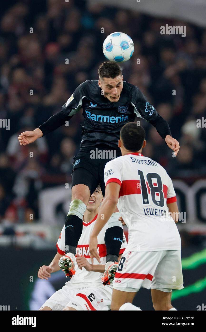 Stuttgart, Ger. 16th Mar, 2025. im Bild: Patrik Schick (Bayer 04 Leverkusen, 14) beim Kopfball ...