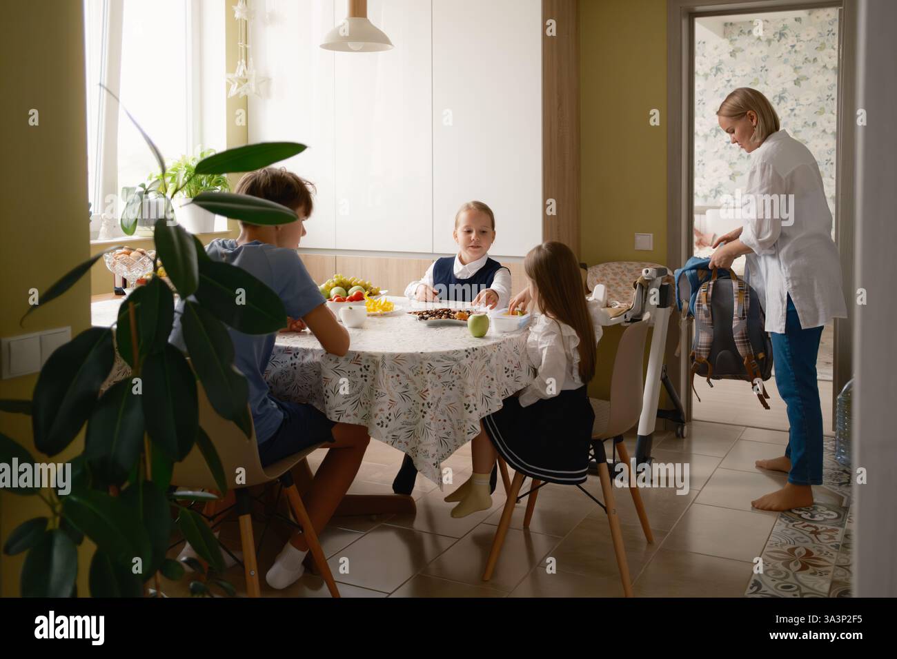 Family trust morning breakfast hi-res stock photography and images - Alamy