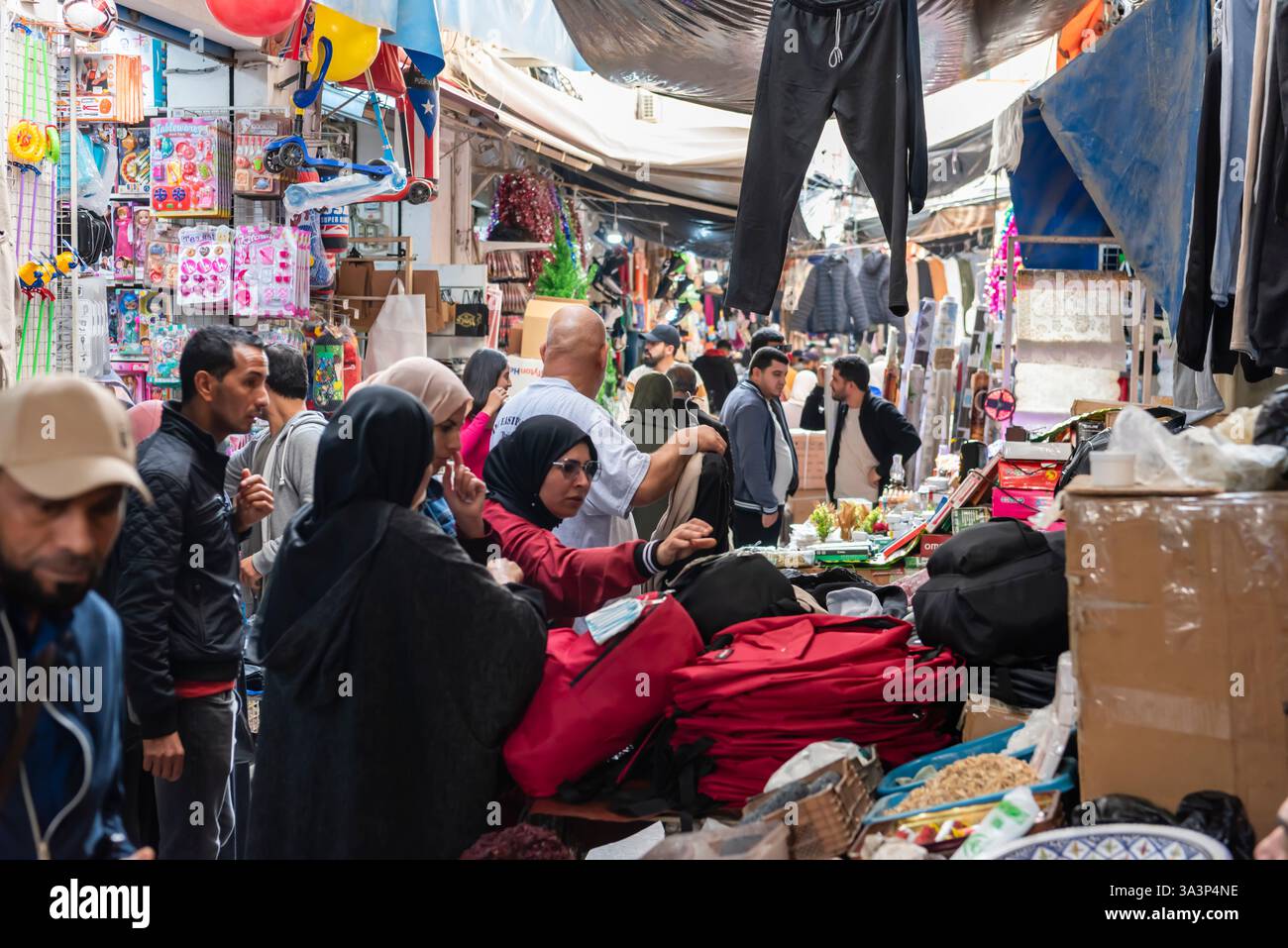 People shopping in the crowded and narrow streets in the Medina, Tunis ...