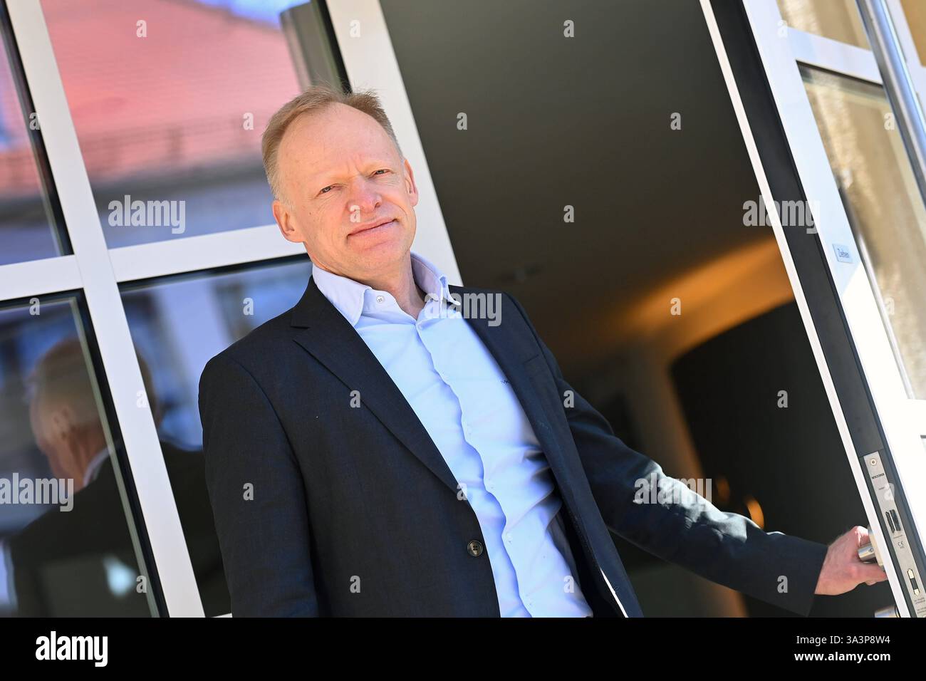 Prof.Dr.Clemens FUEST Leiter, Einzelbild,angeschnittenes Einzelmotiv ...