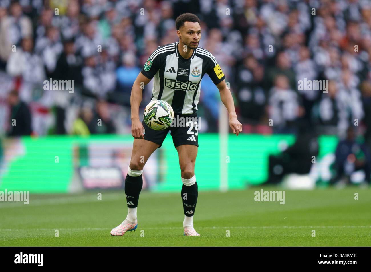 London, UK. 16th Mar, 2025. Jacob Murphy of Newcastle United during the ...