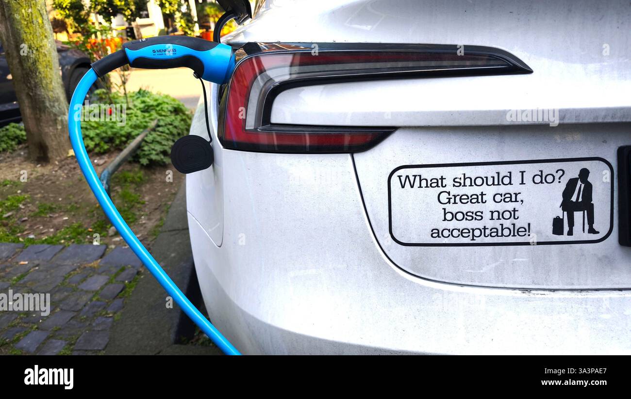 Tesla sticker hi-res stock photography and images - Alamy