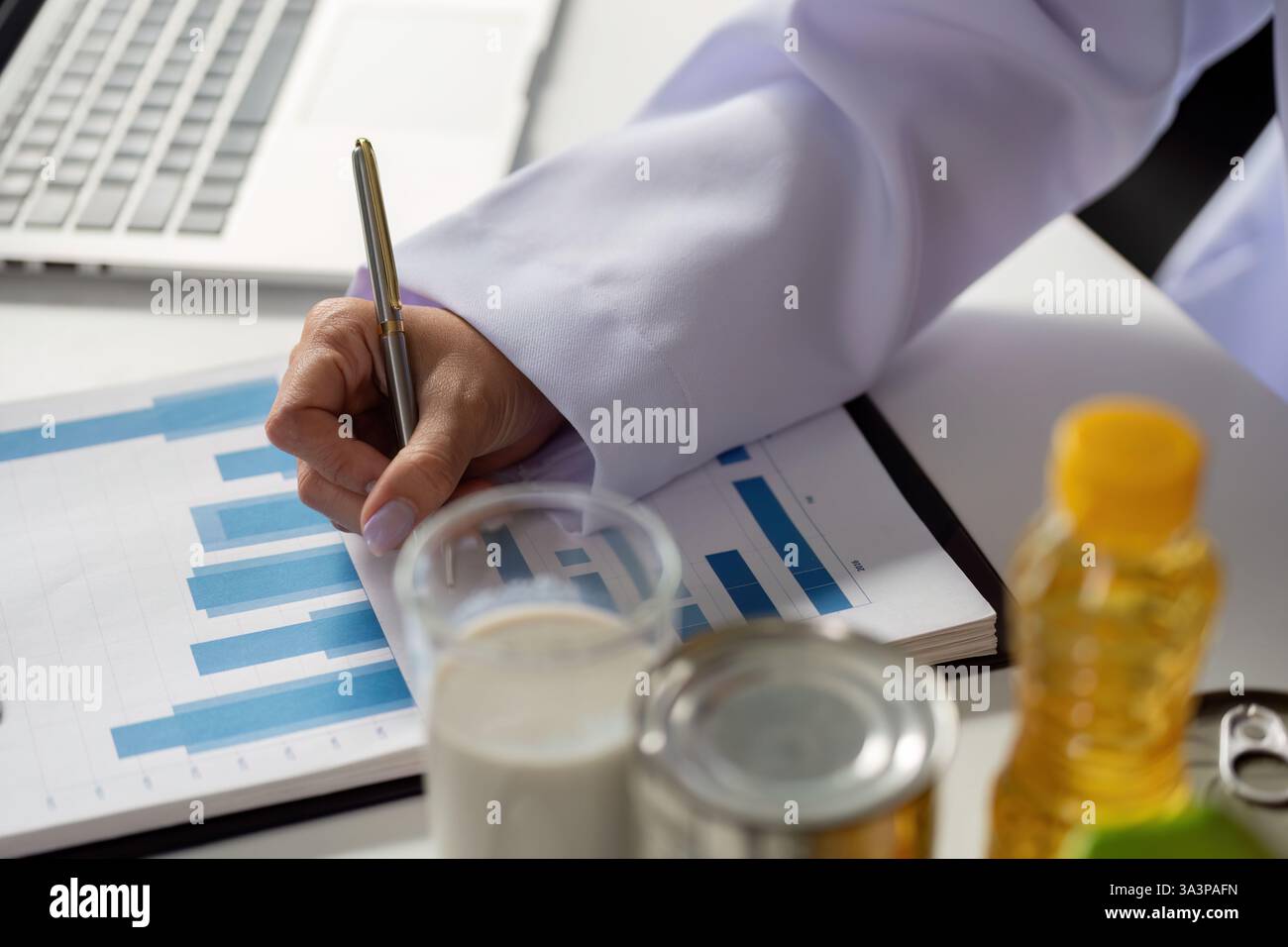 Nutrition Insights and Dietary Management. A healthcare professional ...