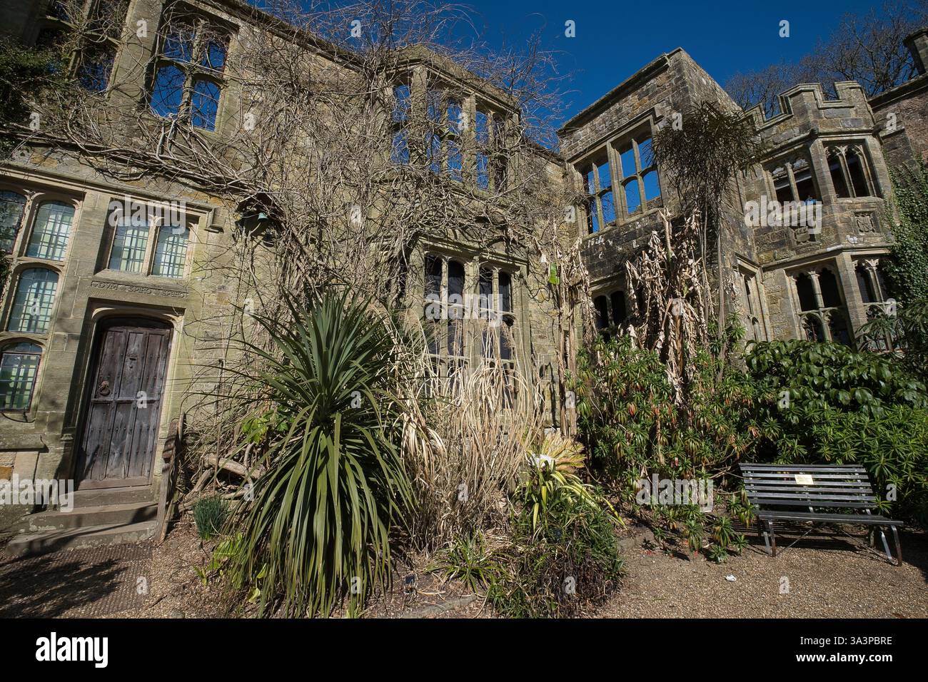 Mock ruins hi-res stock photography and images - Alamy