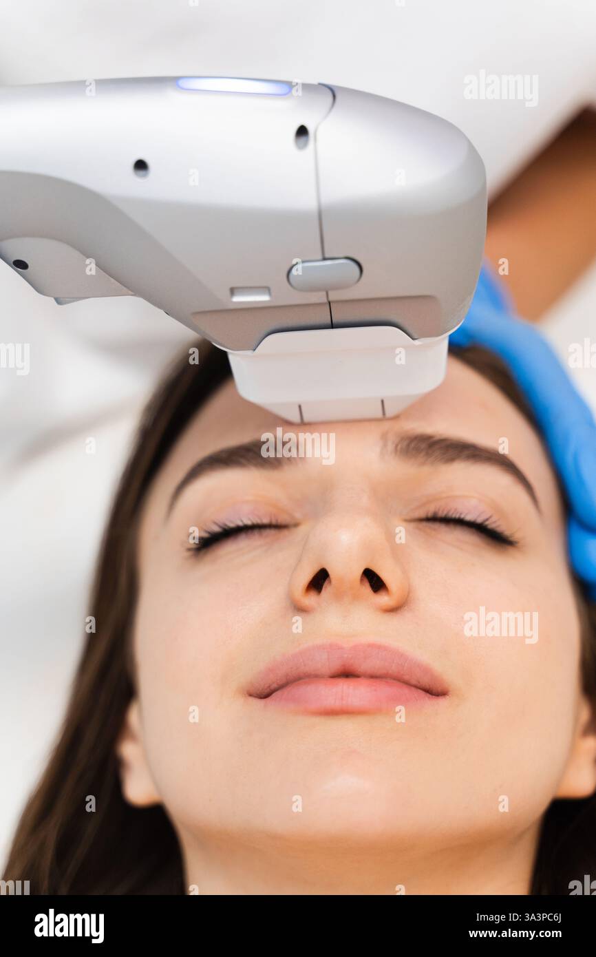 Process of needle-free rf-lifting when you need to tighten your face ...