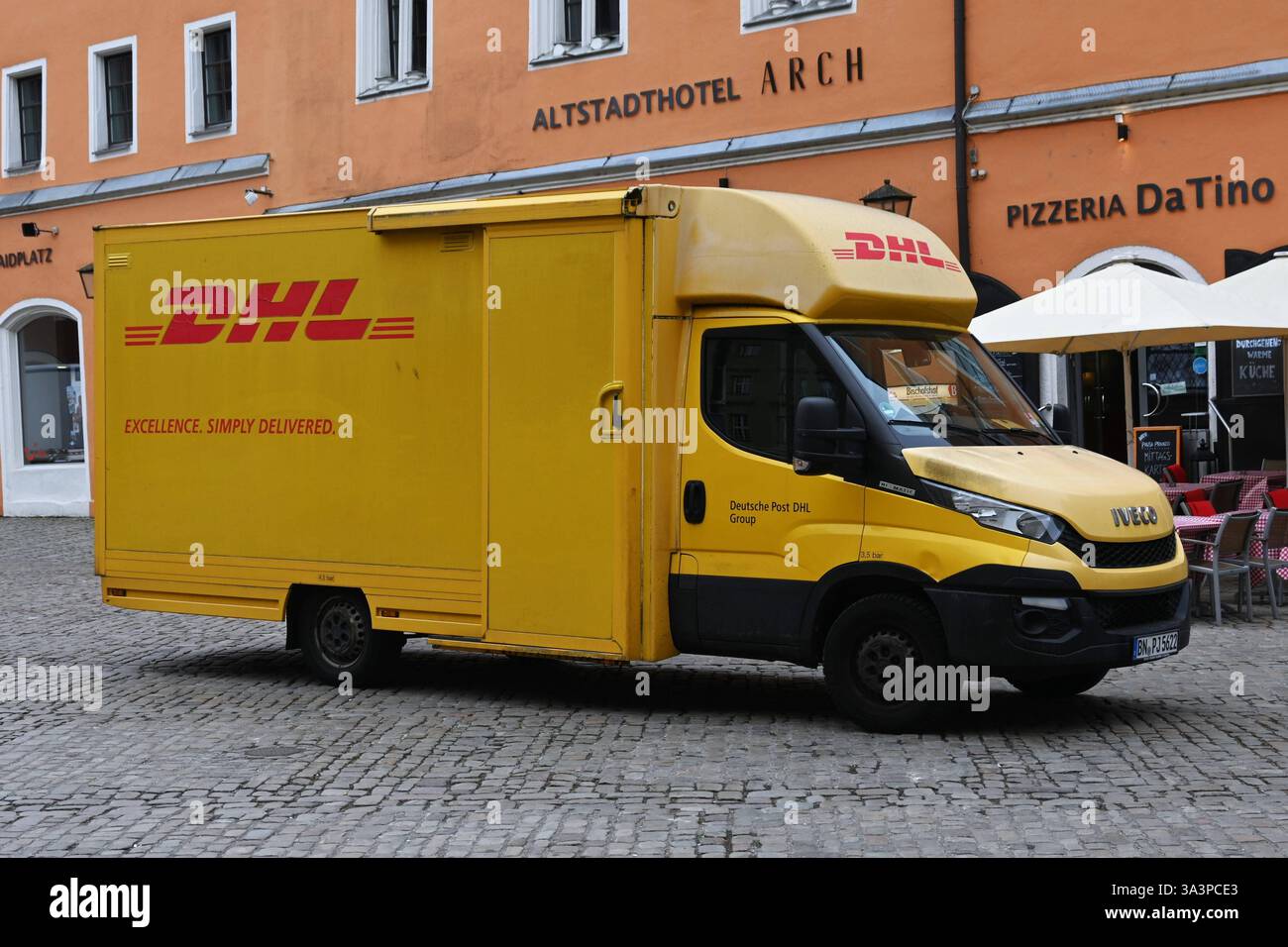 Deutsche Post DHL Group, Iveco Transporter, Paketdienst. Paket ...