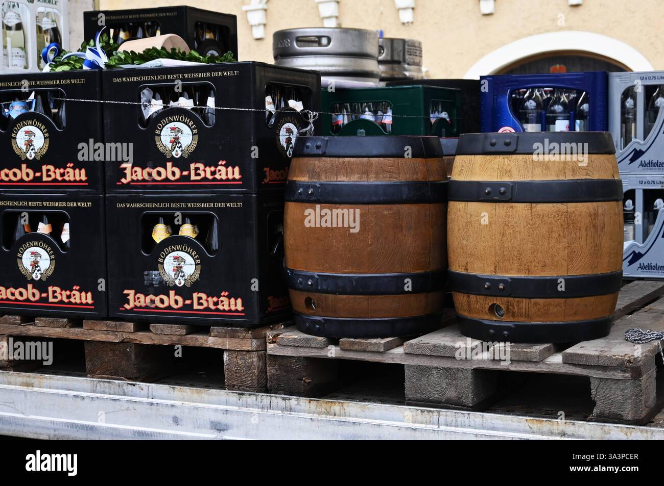 Jacob Bräu, Bier Brauerei aus Bodenwöhr, Bayern. Holz Bierfass bzw ...